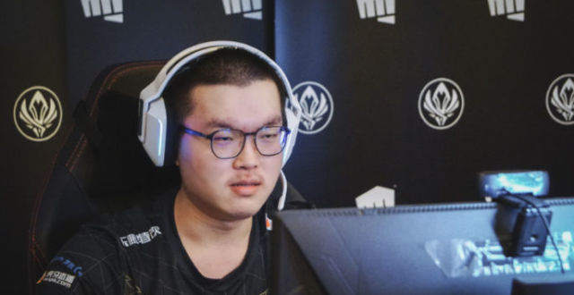 RNG 1-0 EG Bin船长隔墙连桶毁天灭地解锁十连胜_腾讯新闻