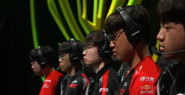 Gala卡莎12杀屠宰T1！RNG再次把釜山打成图书馆_腾讯新闻