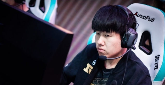 Uzi自嘲不如Gala，被耽误了两年，Faker称击败RNG很简单_腾讯新闻