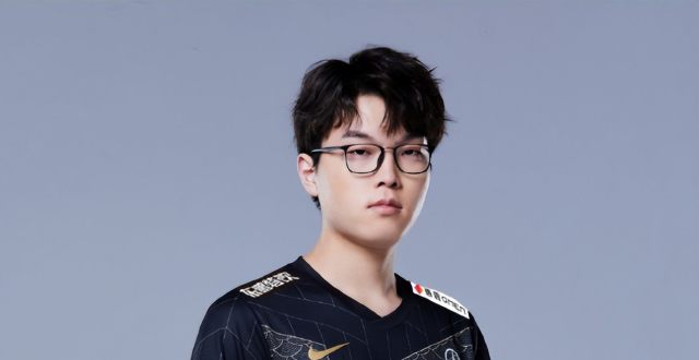 RNG不敌T1后，官博沦陷！粉丝吐槽Bin：上单差距！每把稳定被压制_腾讯新闻