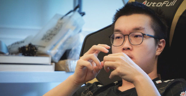 上单差距！RNG官博沦陷，Bin登上热搜，成为的突破口了_腾讯新闻