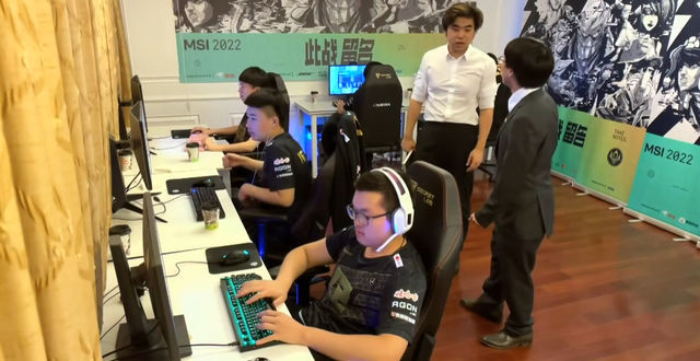 “这状态打T1要被零封！”RNG3-0晋级决赛引不满：打得太丑陋了_腾讯新闻