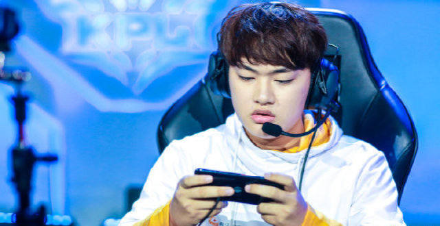 KPL：hurt谈QG往事，连胜被终结加上豪华替补席，只因为一首歌！_腾讯新闻