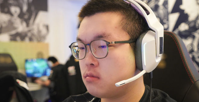 Bin格温上演名场面，RNG决赛首局轻取T1，Keria赛前狠话难成真_腾讯新闻