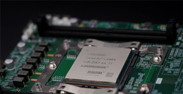 龙芯3C5000服务器处理器发布：16核性能媲美ARM 64核_腾讯新闻