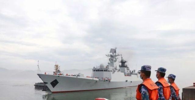 4000吨大舰拍成小炮艇！新型054A护卫舰照片流出，能看出哪些端倪_腾讯新闻