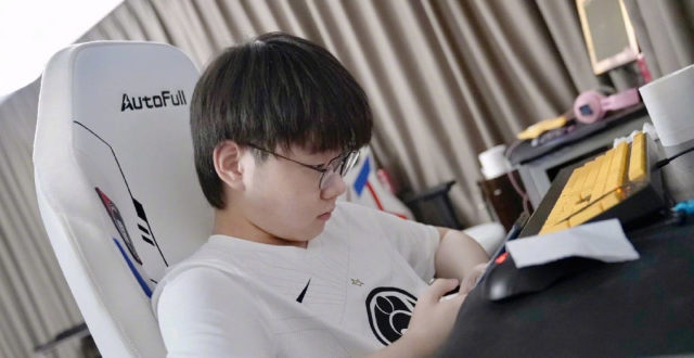 IG斩获夏季赛首胜，FPX官博回应，韩援Summit遇难题_腾讯新闻