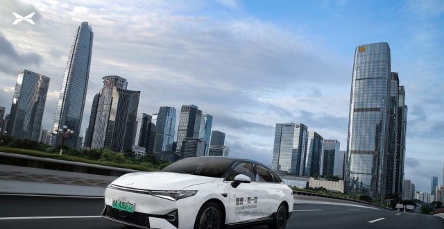 试驾小鹏P5 LCC-L功能实测，这才叫智能汽车_腾讯新闻