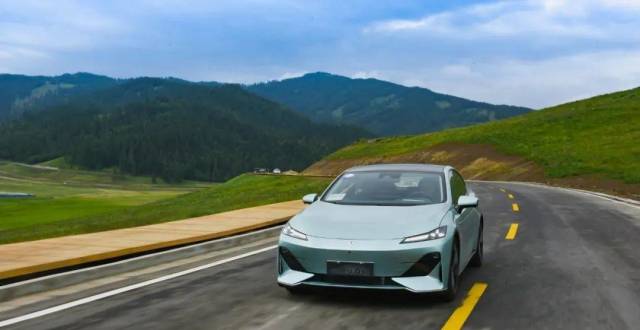 目标锁定蔚来ET5、比亚迪海豹？长安深蓝SL03试驾报告首发_腾讯新闻