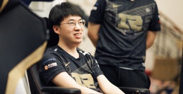专访RNG中单Xiaohu：希望能直接晋级S12世界赛_腾讯新闻