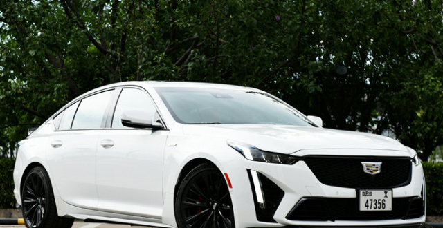 凯迪拉克CT4-V/CT5-V国内实拍！V8＋手动 一人一机工艺_腾讯新闻