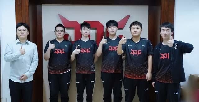 JDG五连胜领跑LPL，Kanavi游戏理解封神，369上路打崩公爵_腾讯新闻