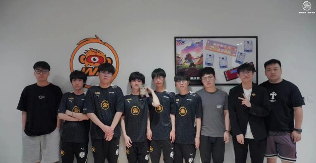 先胜estar再虐狼队！WB已觉醒为KPL最强战队？网友：狼星2个老6_腾讯新闻