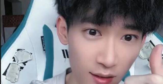 KSG啊泽入驻KS，首秀让TCG战队当陪练？主播天赐应战_腾讯新闻