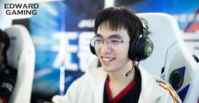 EDG 2-0 TT 圣枪哥纳尔“如来神掌”一拍三主宰团战_腾讯新闻