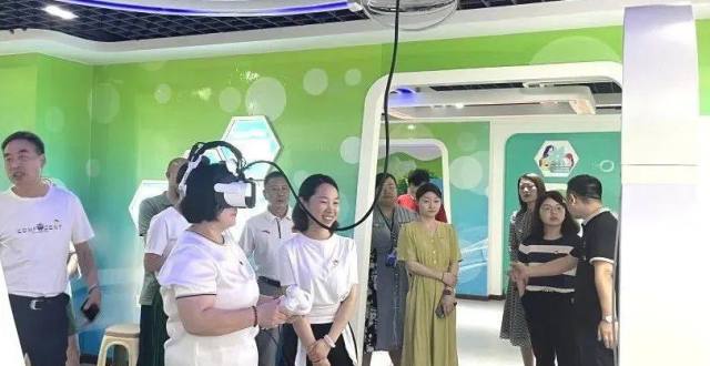 湖北首台“5GVR智慧党建学习自助机”落户洪山_腾讯新闻
