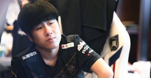 RNG 2-0 UP GALA厄斐琉斯瞬秒乌鸦怒砍五杀_腾讯新闻