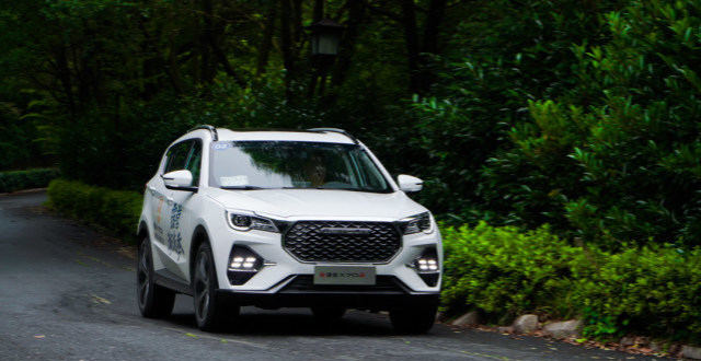 捷途X70S试驾！1.6T动力堪比2.0T性能 跑山路还挺爽？_腾讯新闻