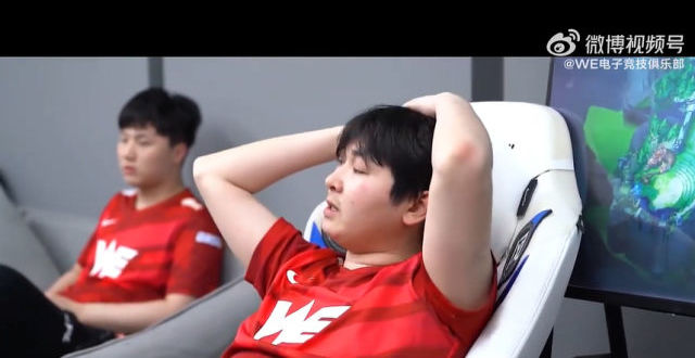 WE一场未胜，上单Biubiu与教练开始互喷：你就是个垃圾_腾讯新闻