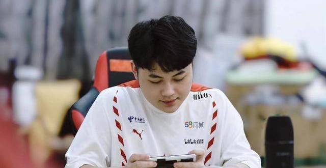 KPL黑榜：狼队遮羞布没了，全员上榜票数85％，AG2人上榜很意外！_腾讯新闻