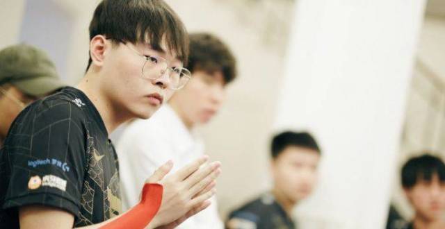 RNG 2-0 BLG 互换上单问题不大RNG喜提三连胜_腾讯新闻