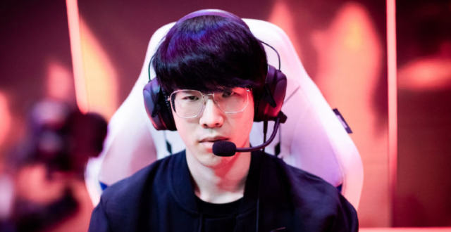 WBG2-0击败OMG！theshy格温无敌，Angel狐狸杀疯了_腾讯新闻