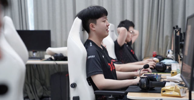 Ming泰坦一击制胜！RNG险胜JDG，米勒盛赞呼吸哥_腾讯新闻