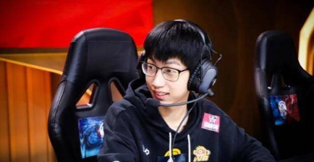 WB3-2GK，暖阳拿下两场MVP，解说天云：没有梦回两年前_腾讯新闻