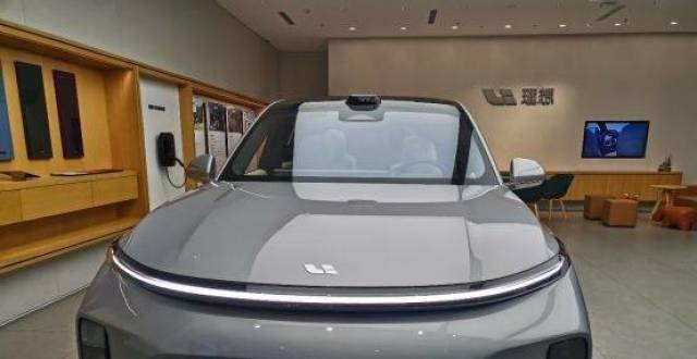 新势力太轻狂？蔚来ES7、理想L9、问界M7乱战_腾讯新闻