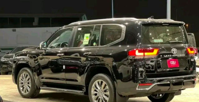 实拍新丰田兰德酷路泽，国六版将登场，3.5T＋10AT，或130万元起_腾讯新闻