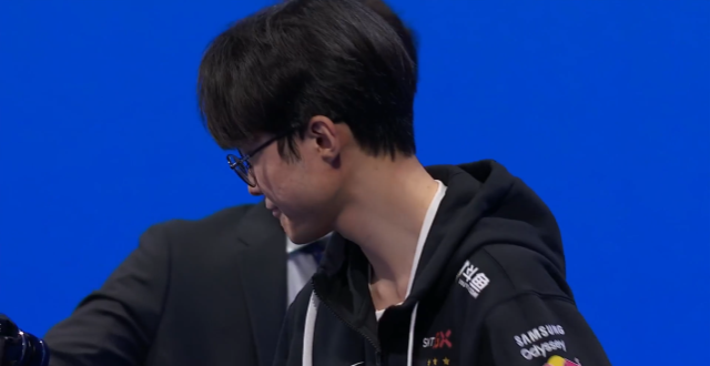 S11四强赛：Faker从憋笑变失落，鬼皇被打自闭，许秀不愧为世一中_腾讯新闻