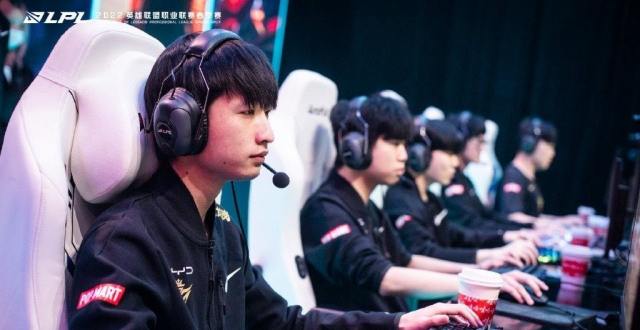 LNG击败V5，RNG有机会躺进S赛！Doinb专门发文：狂吹Ale_腾讯新闻