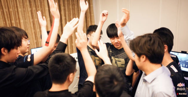 RNG躺进S12条件苛刻！一切在于EDG！每一局都是关键！_腾讯新闻