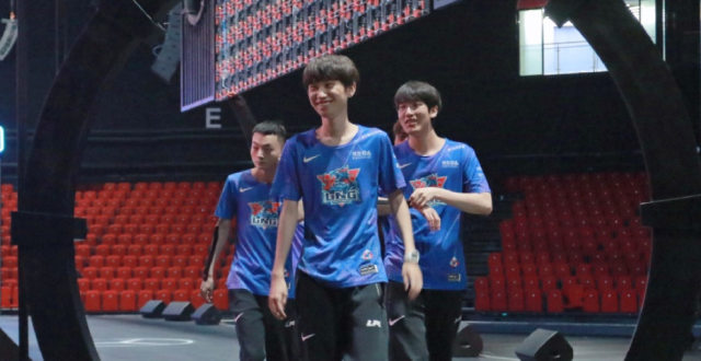 LNG不敌EDG后，官博沦陷！粉丝吐槽：BP太头铁了！选鳄鱼就等于输_腾讯新闻