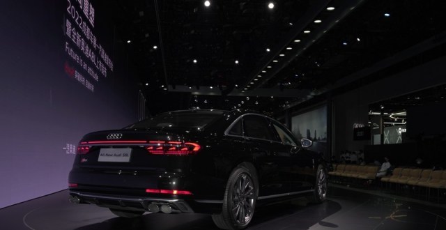 2022成都车展：新款奥迪S8L正式上市_腾讯新闻