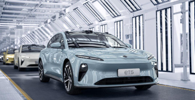 一年内蔚来ET5销量超过宝马3系！宝马“慌”吗？_腾讯新闻