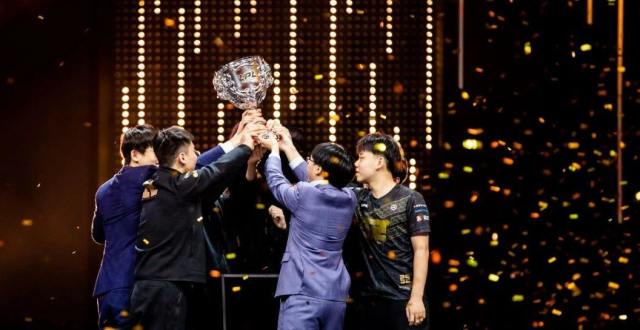 RNG让1追3逆袭重夺银龙杯，2021 LPL春季赛江城圆满落幕_腾讯新闻