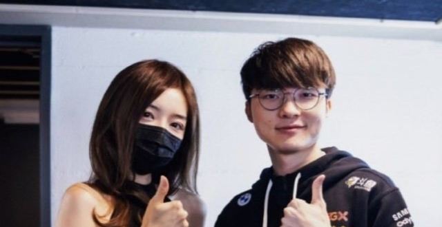 峡谷晚报：有惊无险RNG小组第一晋级八强 金贡：小天带伤参赛_腾讯新闻