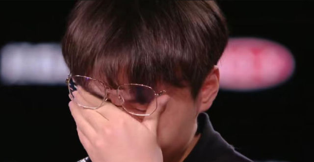 RNG险胜LNG，呼吸哥和Light痛哭，ALE发文自嘲，小虎面色凝重_腾讯新闻