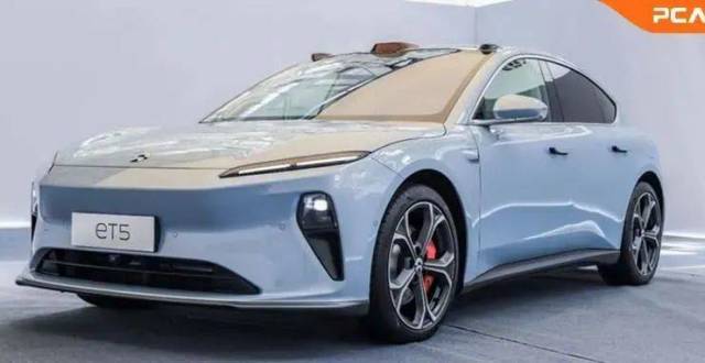 实拍蔚来ET5，空间够大，内饰惊艳！若25万内能终结Model 3？_腾讯新闻
