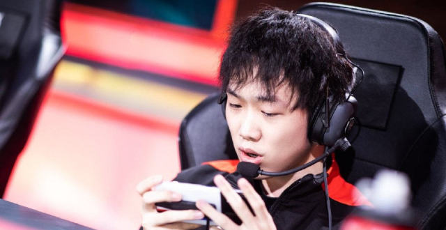 无痕转型教练加盟GK，Fly替补没上MTG大名单，KSG首发或有变动_腾讯新闻