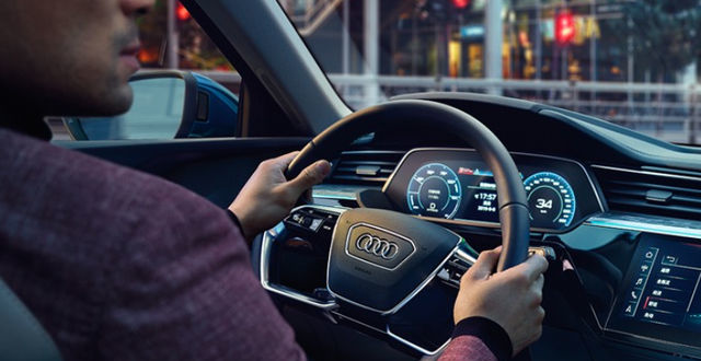 奥迪A7L宣布降价，BBA昔日老大面临考验？_腾讯新闻