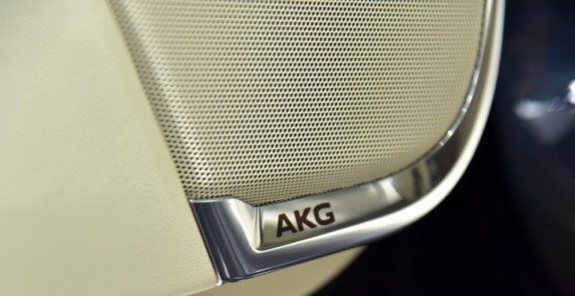 不吹不黑，凯迪拉克LYRIQ锐歌配AKG音响真的绝了！_腾讯新闻