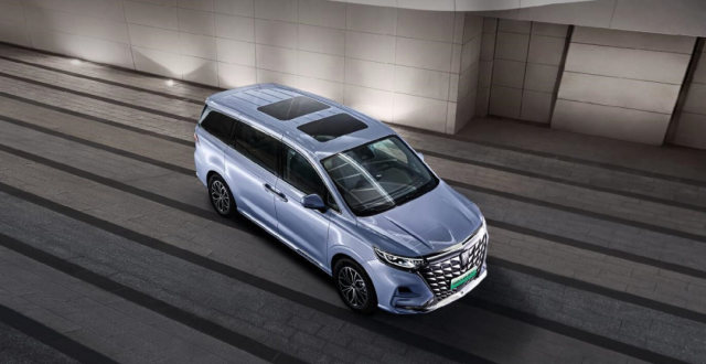 腾势D9 VS荣威iMAX8 EV，谁让你有心动的感觉？_腾讯新闻