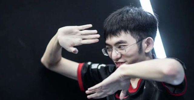 S12上单排行：369与宙斯同级，呼吸大黄枪都进A级，国产站起来了_腾讯新闻