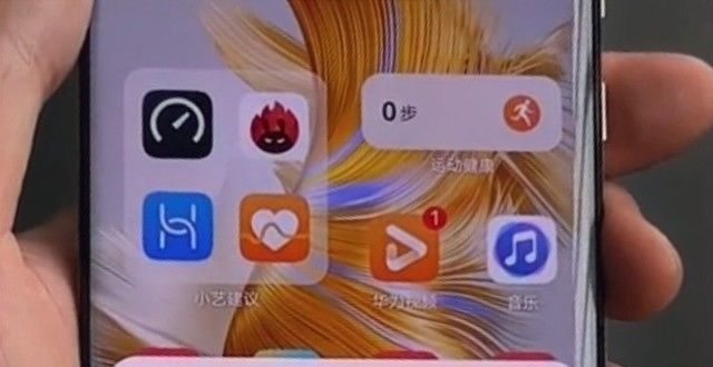 半分钟即可完成适配 华为Mate 50 5G通讯壳适配画面曝光_腾讯新闻