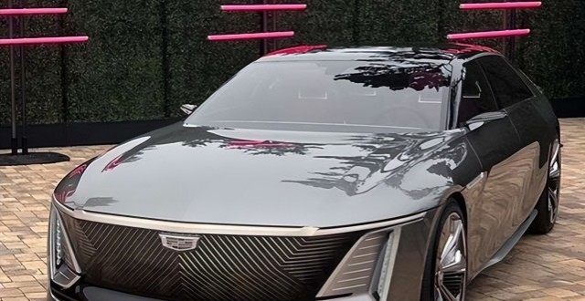 新“凯迪拉克CT6”路试曝光，2.0T＋48V轻混加持，配9K超视网膜屏_腾讯新闻