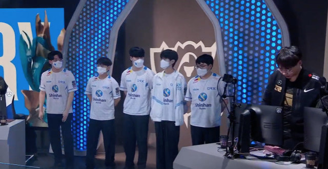 DRX战胜RNG开门红！Deft喜提里程碑！小虎抢龙尽力了！_腾讯新闻