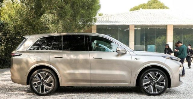理想L8全系NOA＋真皮按摩，还配空气悬架，定位中大型SUV，能火吗？_腾讯新闻