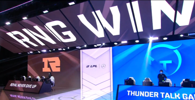 RNG2-0战胜TT，豪取七连胜！SamD五杀难救主，小虎天雷完美绕后_腾讯新闻